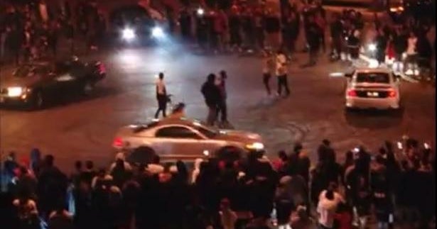 Hundreds flock to illegal sideshows in northern California - CBS News