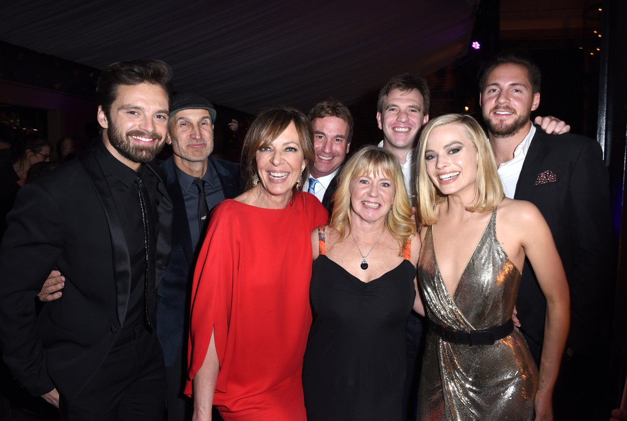 Tonya Harding and Margot Robbie hit the red carpet for "I, Tonya ...