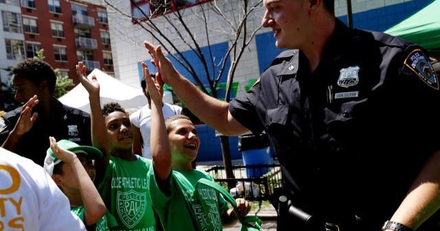 New York City's falling crime rate bucks the trend - CBS News