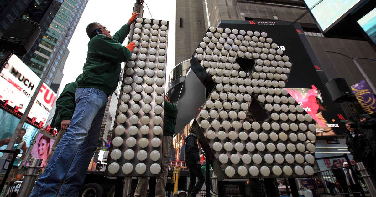 New Year's Eve revelers flock to see Times Square ball drop, Mariah ...