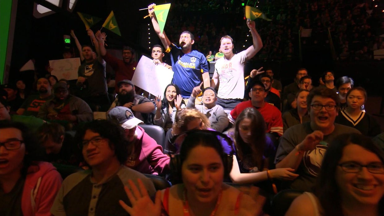 Gamers cash in and go pro in booming world of esports - CBS News