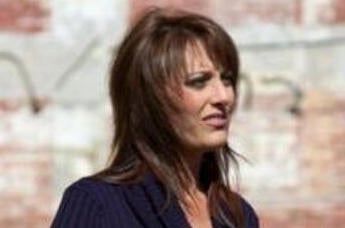 ICE agent accused of leak to Kansas TV anchor wants to change plea ...