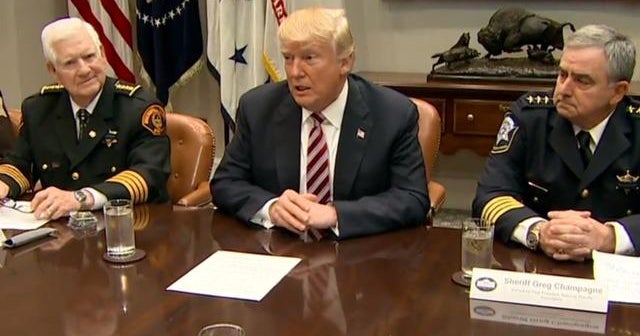 Trump tells sheriffs they're "taking the fight to the drug dealers ...