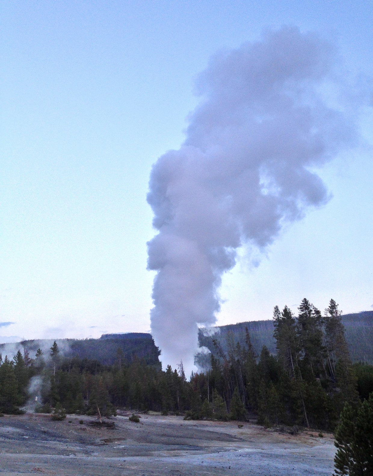 World's tallest geyser may erupt at Yellowstone National Park - CBS News