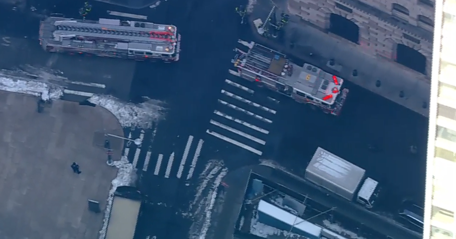 Manhole explosion rings through lower Manhattan - CBS News