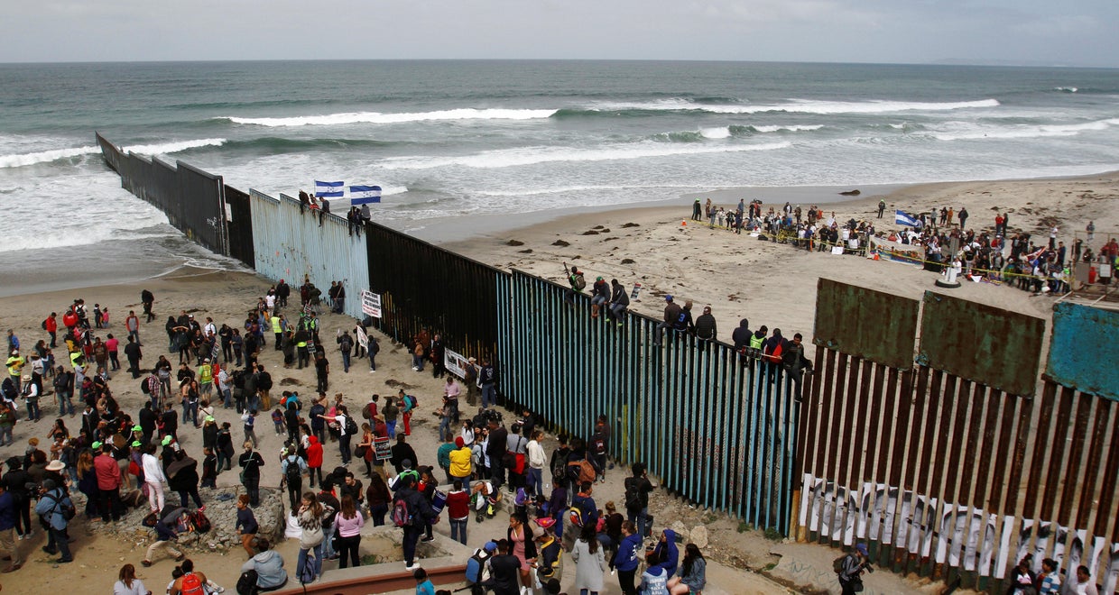 Central Americans in migrant "caravan" arrive at southern border - CBS News