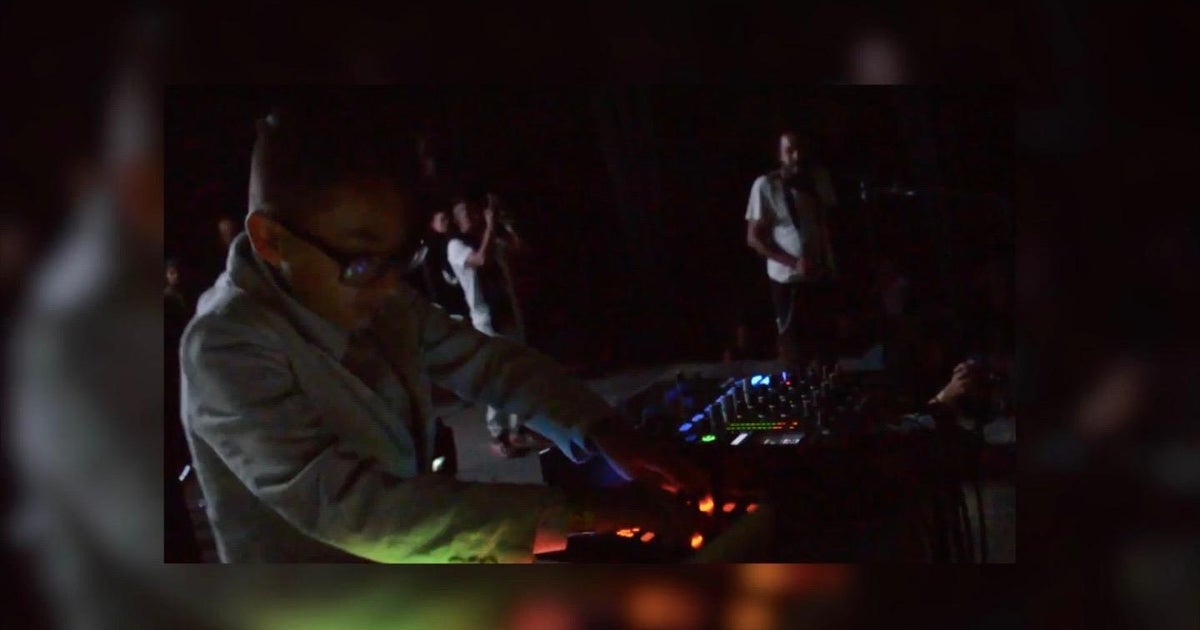 El DJ más joven de México, tiene 10 años de edad - CBS News