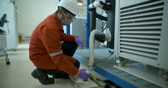 Inside a factory producing the future of clean energy - CBS News