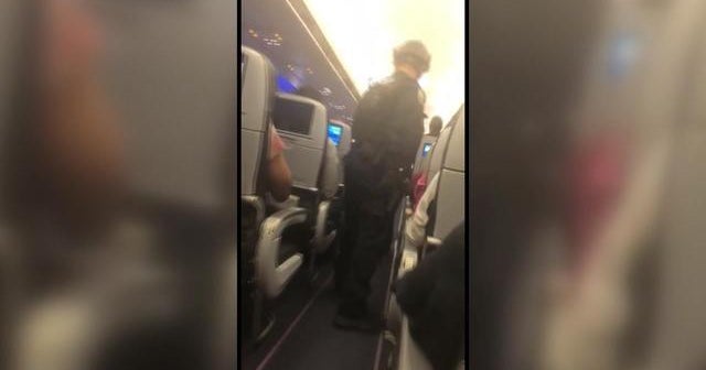 Police storm JetBlue Flight 1623 at JFK after false alarm - CBS News