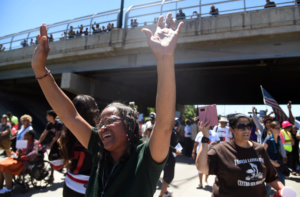 Chicago anti-gun violence march: Protesters shut down part of Dan Ryan ...