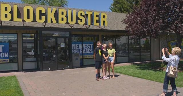 Inside the last Blockbuster store - CBS News