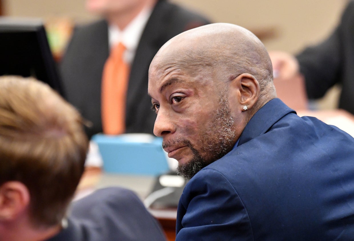 Jury orders Monsanto to pay $289 million in Roundup cancer trial - CBS News