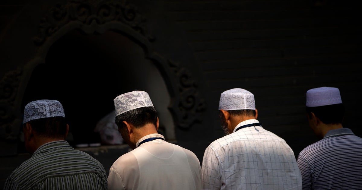 Hui Muslims in China protest to block mosque demolition in Weizhou ...