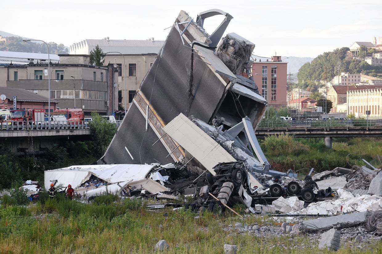 Italy bridge collapse in Genoa leaves at least 26 dead, cars trapped ...
