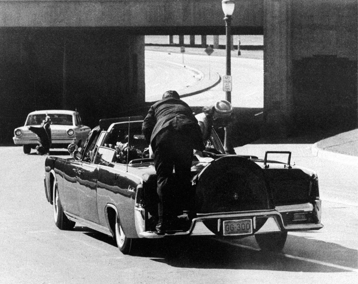 Clint Hill, Secret Service agent who jumped onto JFK's car after the ...
