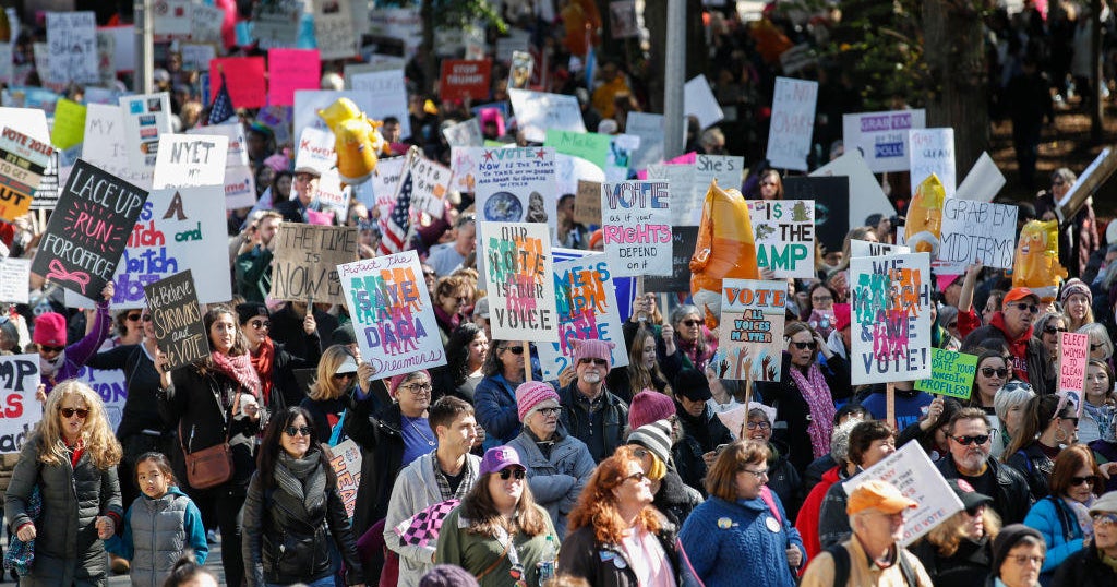 "March to the Polls": Thousands participate in Women's March Chicago ...