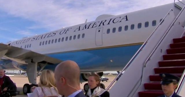Melania Trump's plane makes quick return over "mechanical issue" - CBS News