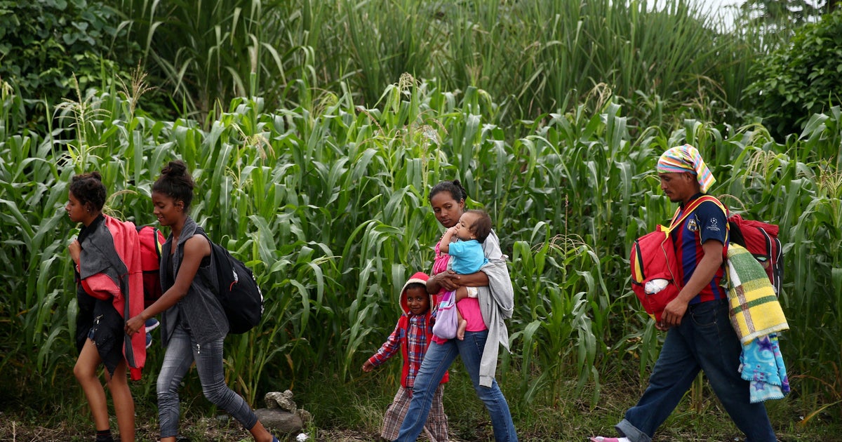 First migrants in caravan reach Mexico's southern border, government ...