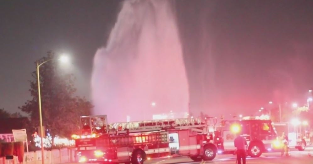 Driver Careens Into Fire Hydrant Triggers Geyser In Canoga Park Cbs