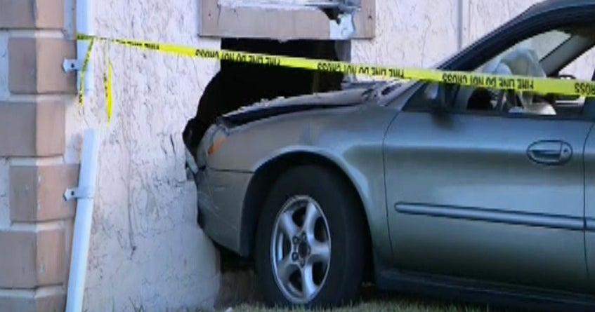 Car Slams Into Lauderhill Home Leaving Large Hole - CBS Miami