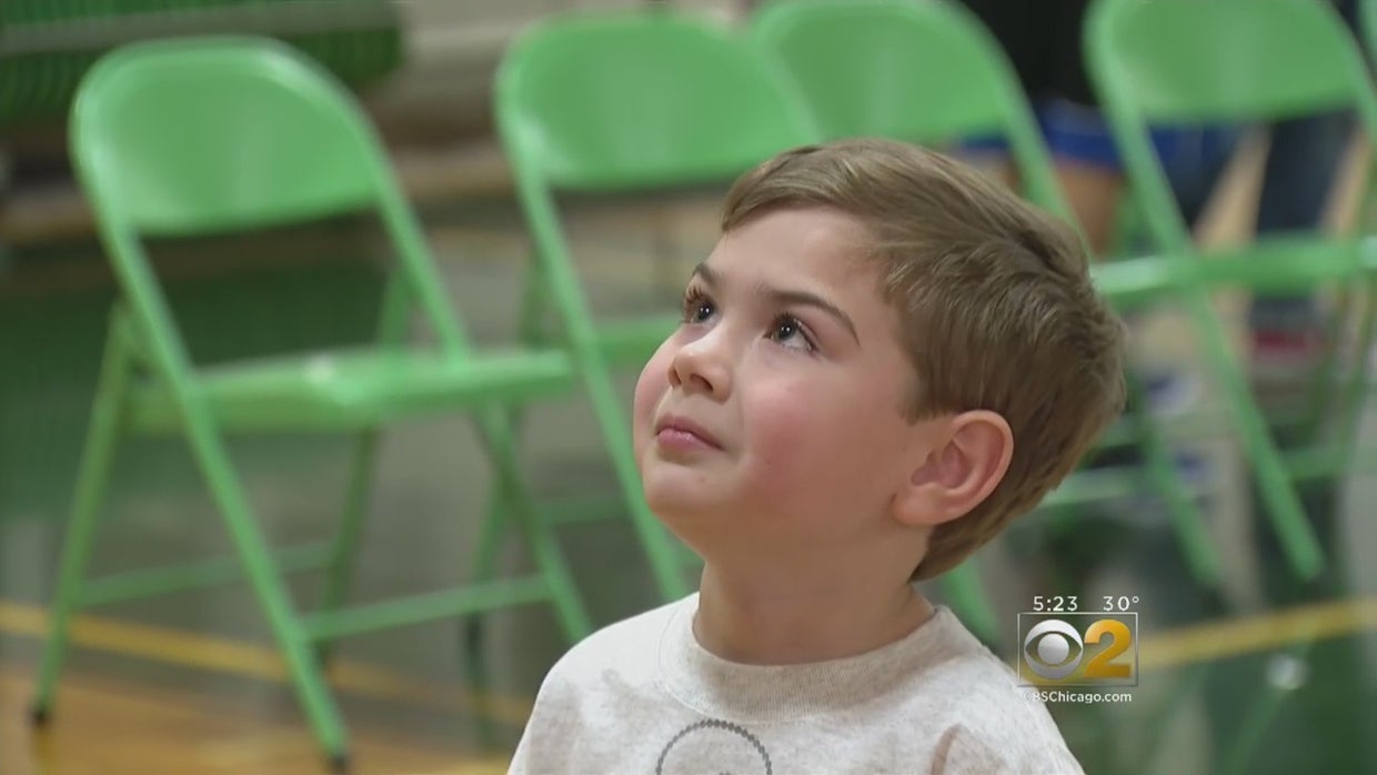 Man Surprises Son By Returning Home Early On Veterans Day - CBS Chicago