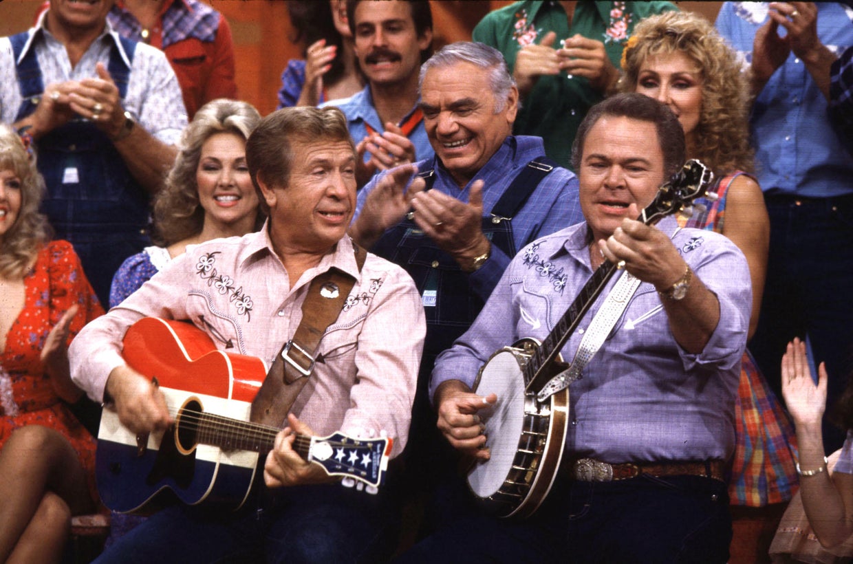 Roy Clark, country guitar virtuoso and star of "Hee Haw," dead at 85 ...
