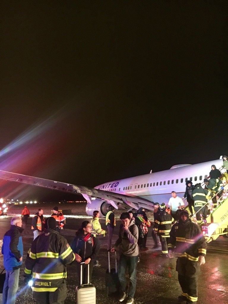 Plane Slides Off DIA Taxiway As Freezing Temperatures Grip State - CBS ...