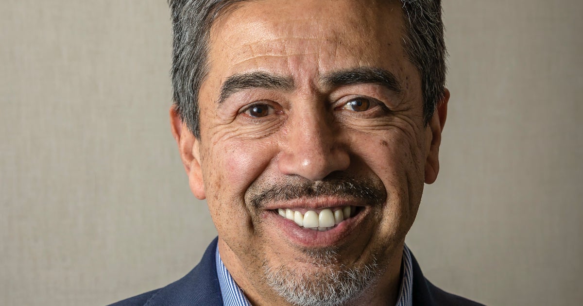 Alderman Daniel Solis Announces Retirement - CBS Chicago