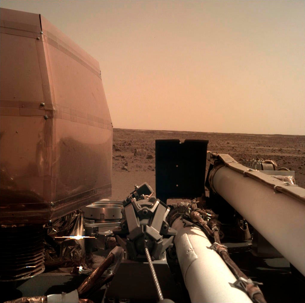 Mars landing: NASA's InSight spacecraft takes selfie after surviving ...