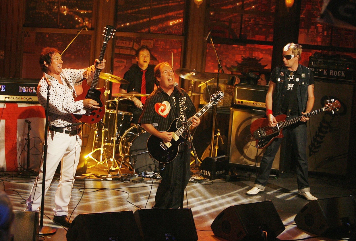 Pete Shelley, Buzzcocks punk rock band lead singer, dead at 63 - CBS News