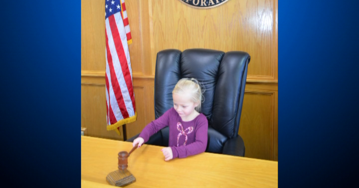 4-Year-Old Girl Takes Over Town As 'Mayor For The Day' - CBS Colorado