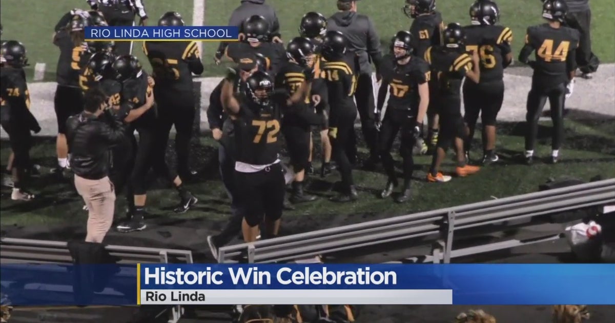 Rio Linda Celebrates Championship Football Team, Holding Parade ...