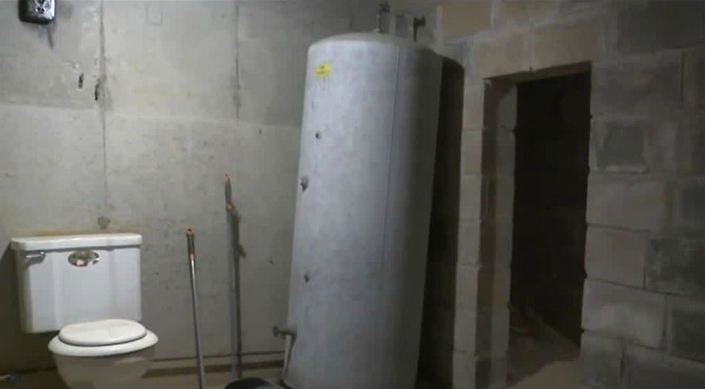 'It's Kind Of Awesome': Family Raves About Cold War-Era Bomb Shelter ...