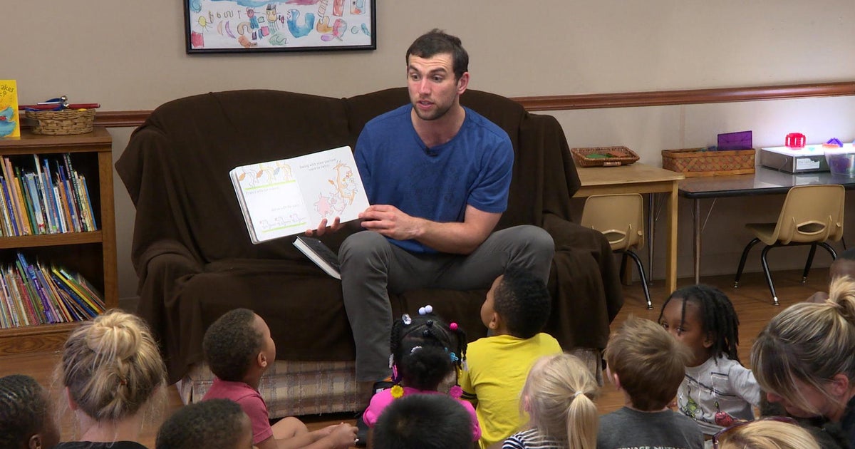 Colts quarterback Andrew Luck is sharing his love of reading - CBS News