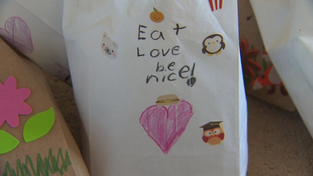 12-Year-Old Delivering Lunches, Message Of Kindness To Homeless In ...