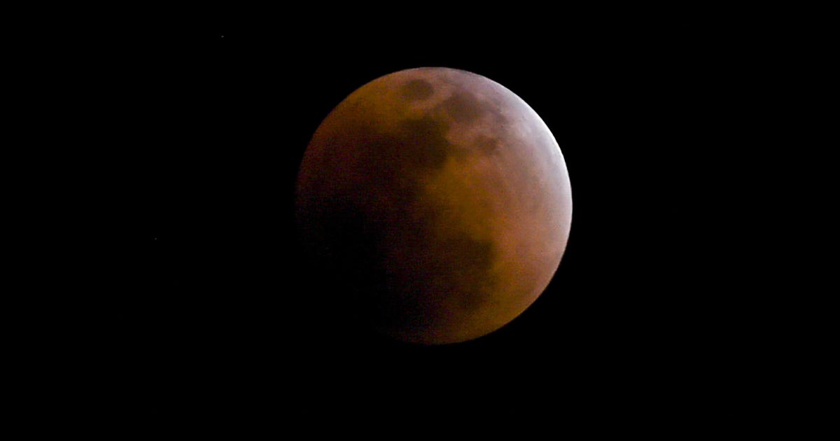 "Super blood wolf moon" puts on show in night sky, enhancing already ...