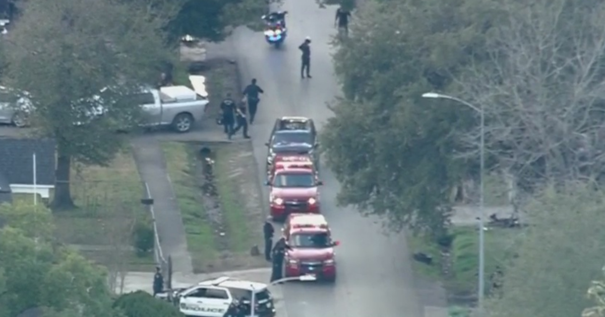 4 Police Officers Serving Narcotics Warrant Shot In Houston, 2 In ...