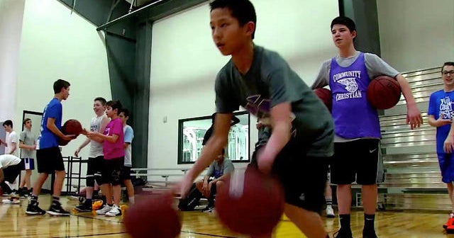 Boy born with one hand rewarded for inspiring others - CBS News