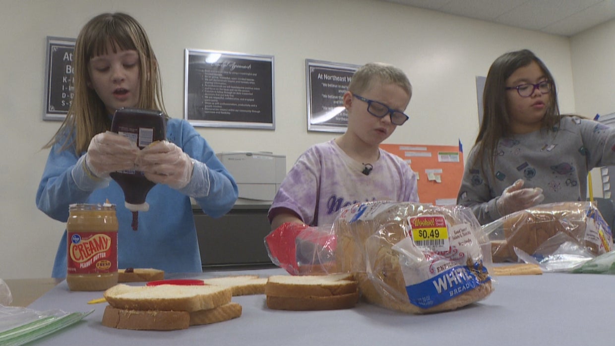 2nd Graders Help Homeless By Making, Delivering PB&J Sandwiches - CBS ...