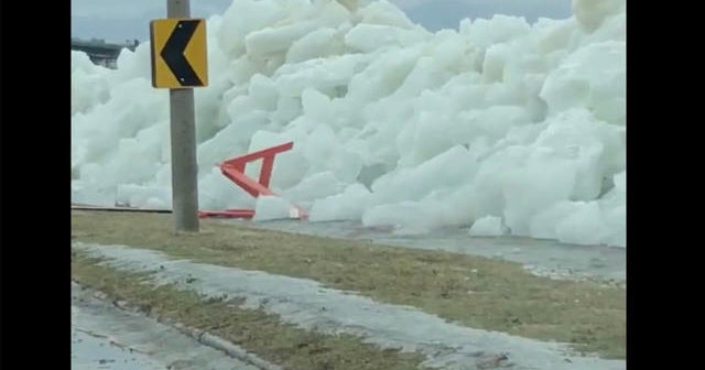 "Ice tsunami" spotted near Niagara River - CBS News