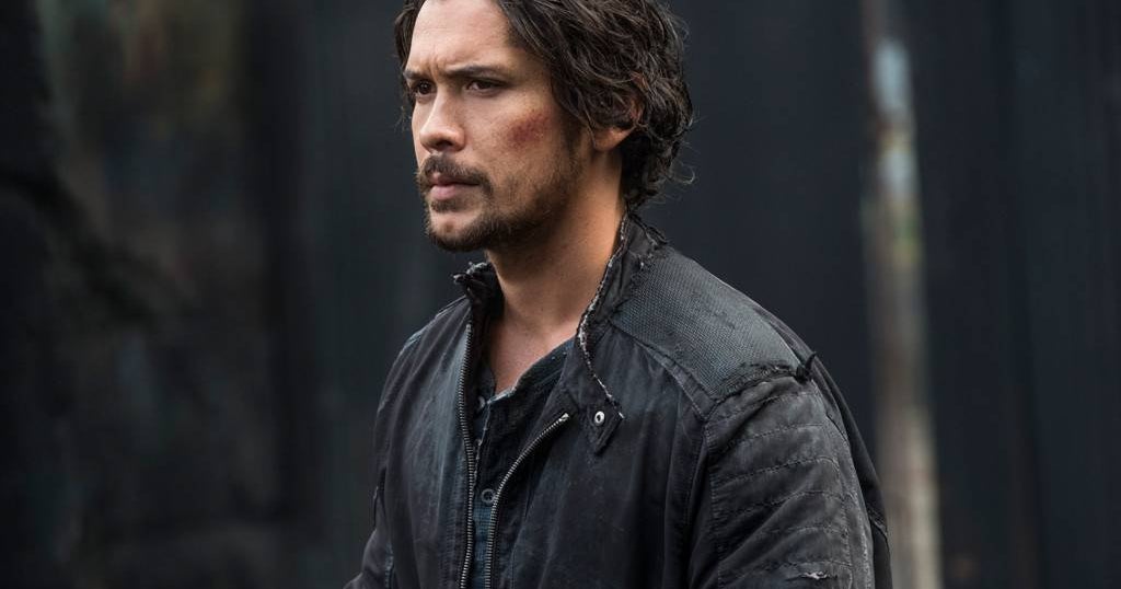 'The 100's' Bob Morley Sounds Off About Fat Shaming, Depression On ...