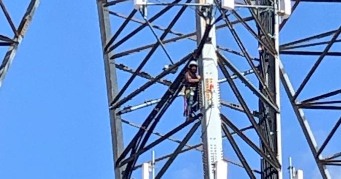 Worker Gets Stuck On Radio Tower In DC After Becoming Hypothermic - CBS ...