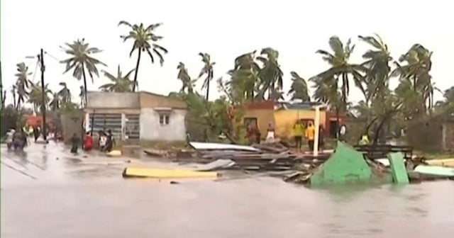 1,000 feared dead after cyclone hits Mozambique's main port city - CBS News