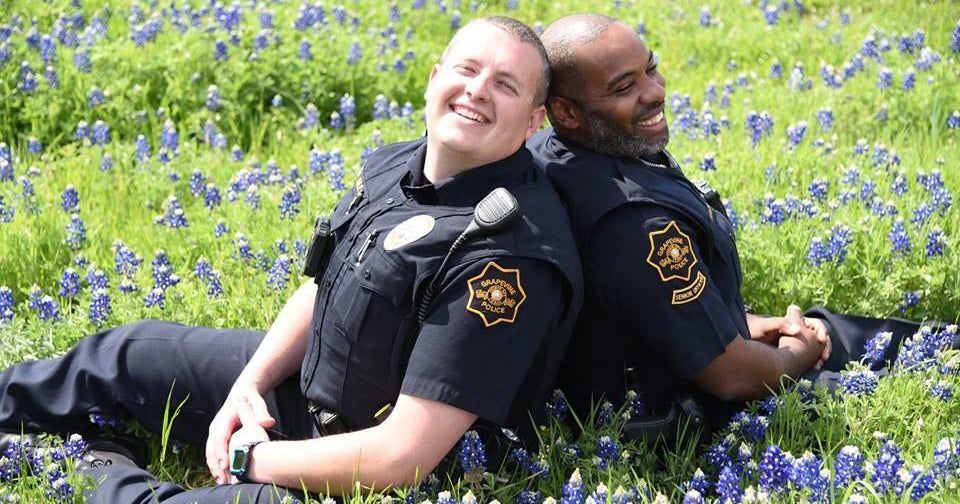 Bluebonnet Texas police challenge: Texas police are posing with bluebonnets in new viral ...