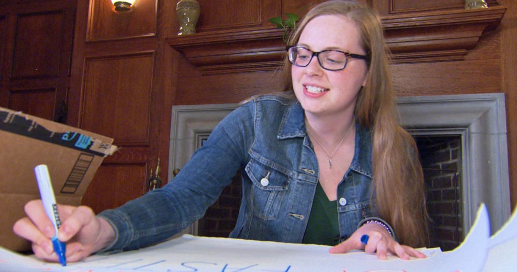 At Wellesley College, The Boston Marathon Sign Is A Tradition - CBS Boston