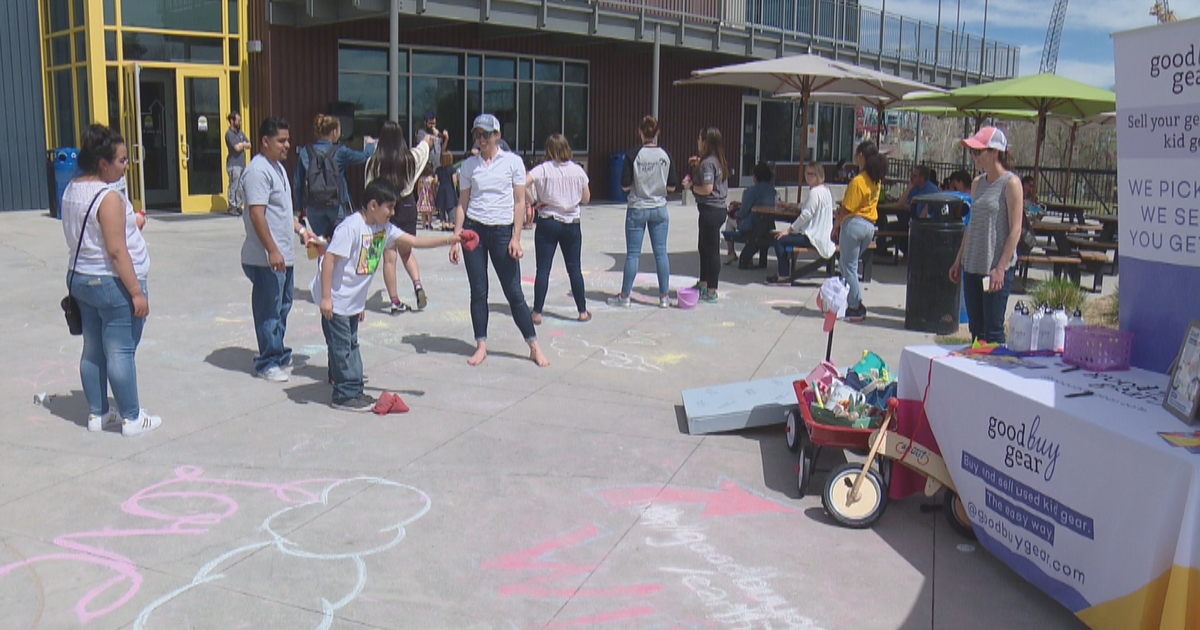 children-families-celebrate-earth-day-early-at-children-s-museum-cbs