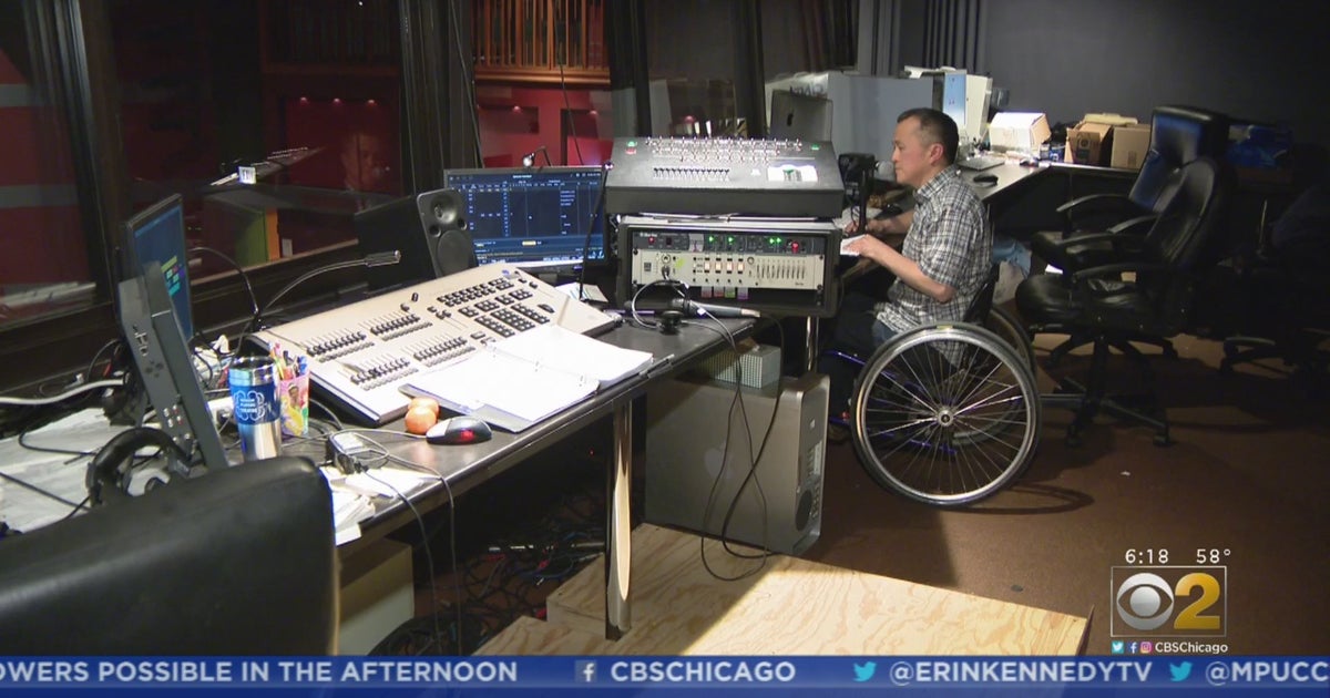 Theaters Cater To Visually-Impaired Showgoers - CBS Chicago