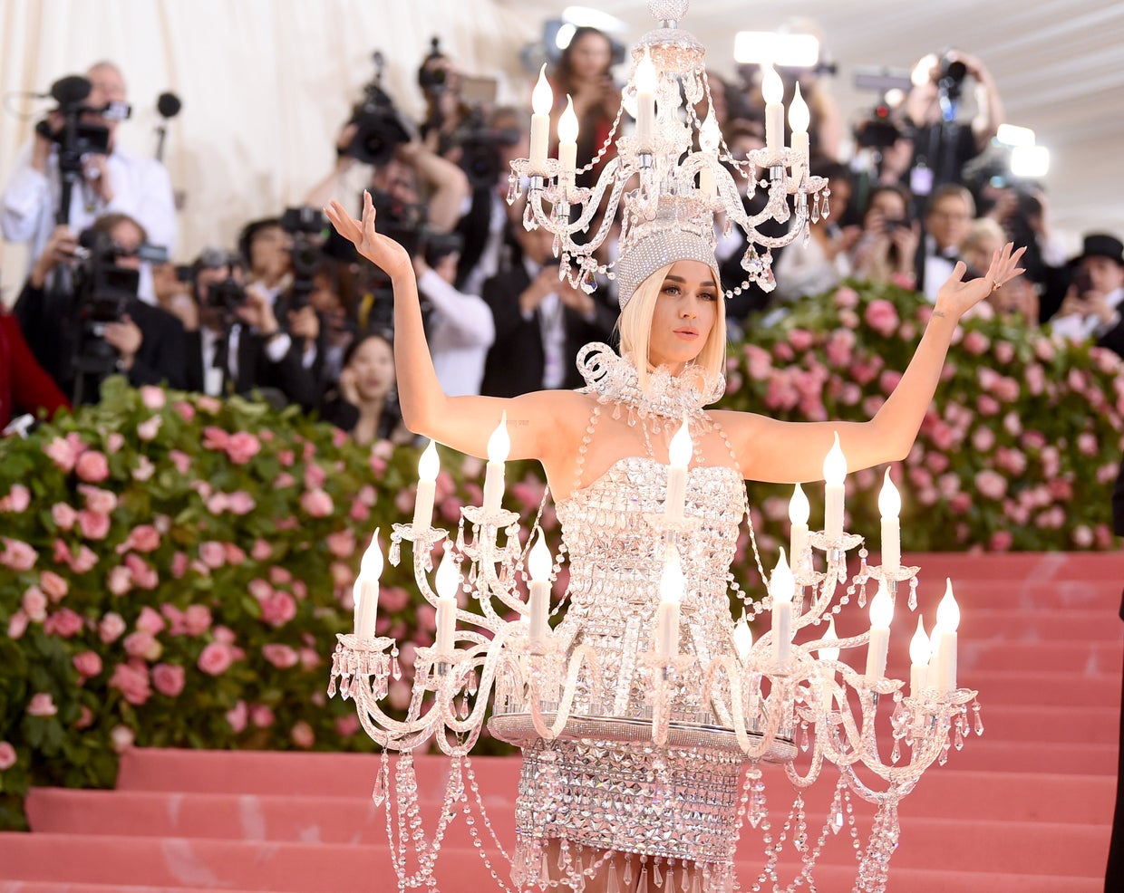 Katy Perry Wore An Actual Chandelier To The Met Gala, And That Wasn't ...