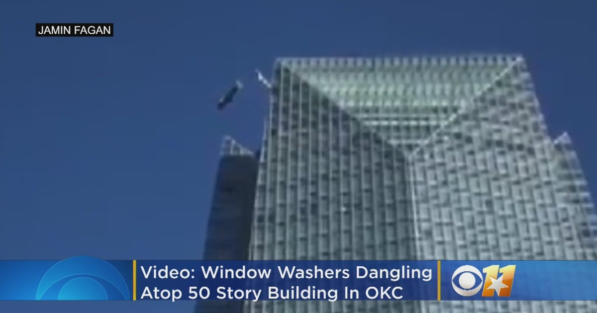 VIDEO: Window Washers Dangle Atop 50 Story Building - CBS Texas