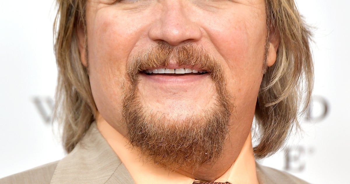 Country Star Travis Tritt's Tour Bus Sideswiped In Crash That Killed 2 ...